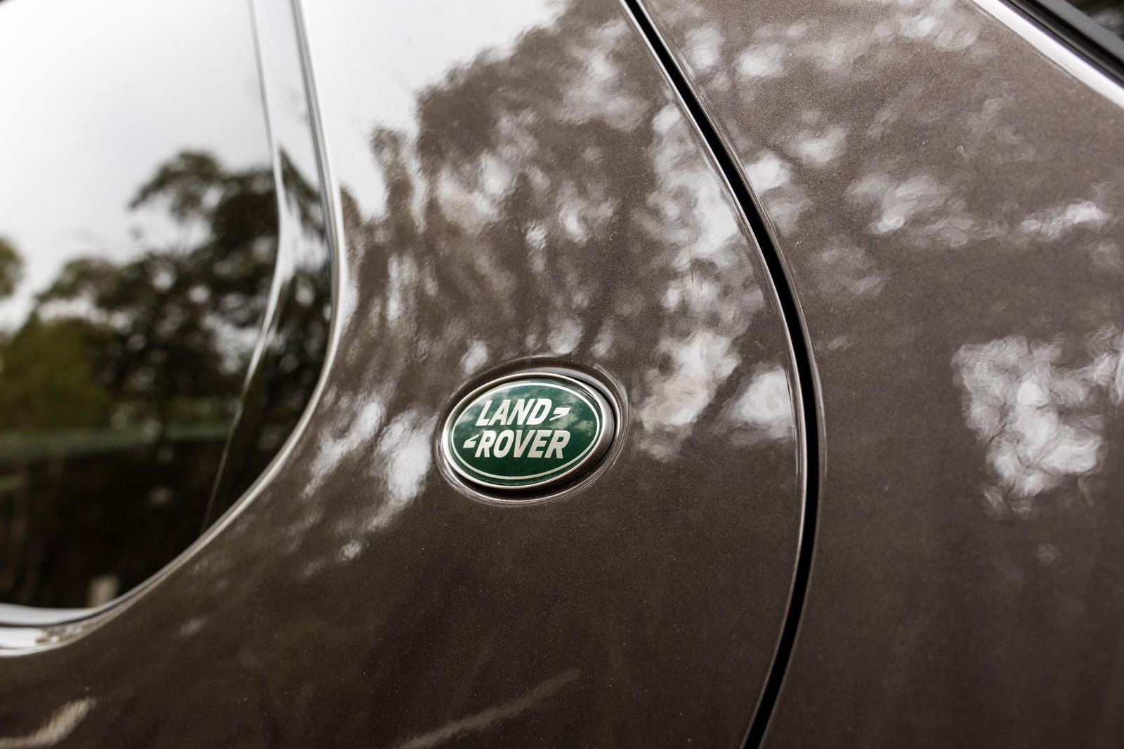 2025 Land Rover Discovery off-road review | CarExpert