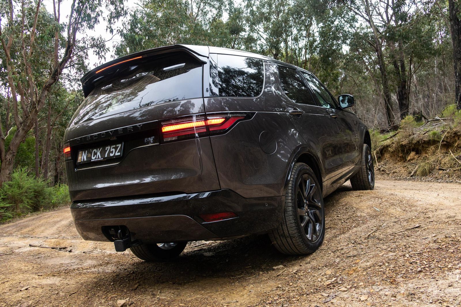 2025 Land Rover Discovery off-road review | CarExpert