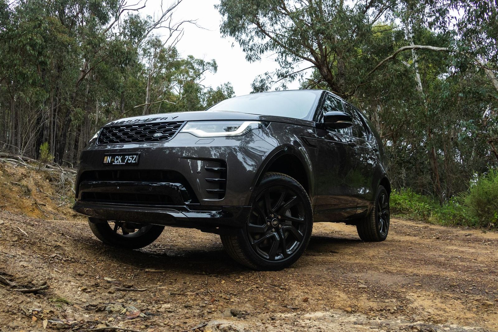 2025 Land Rover Discovery off-road review | CarExpert