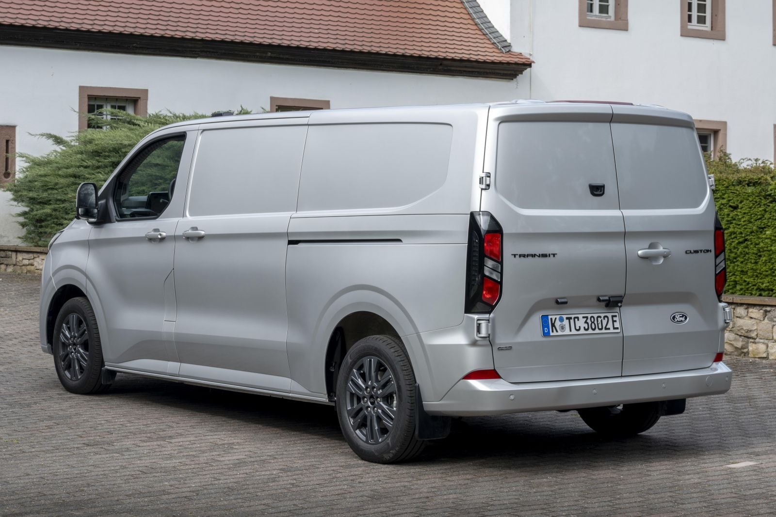 2025 Ford Transit Custom PHEV will be Australia’s first plug-in hybrid van | CarExpert