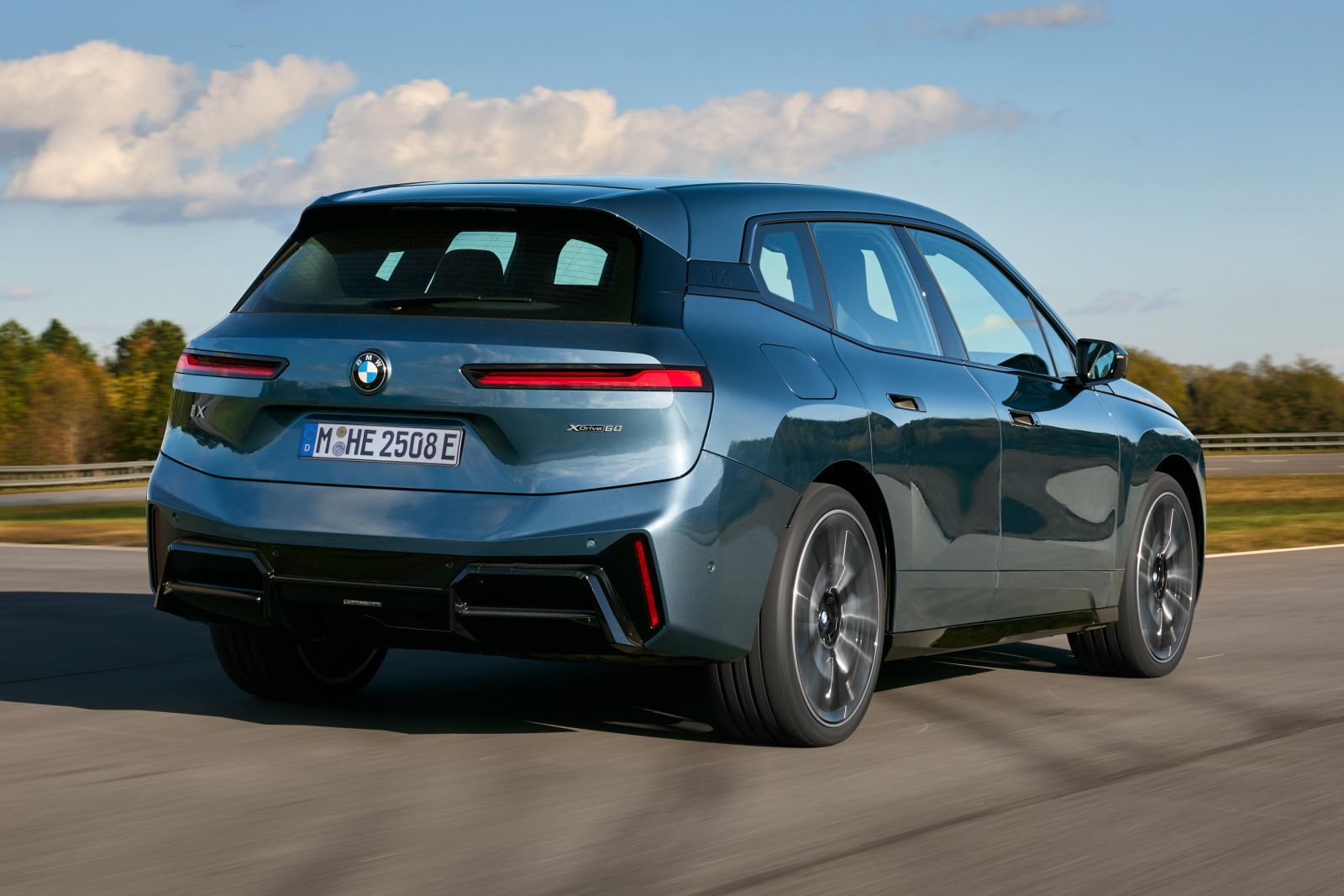 2025 BMW iX: Polarising electric SUV gets new face, more power | CarExpert