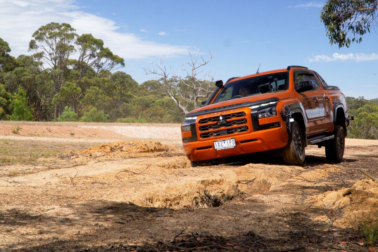 4WD controls explained: How to use 2H, 4H, 4L and diff locks | CarExpert