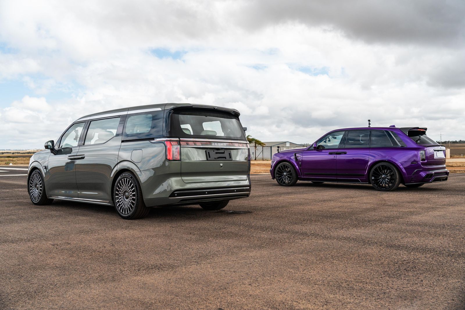 2025 Zeekr 009 vs Mansory Rolls-Royce Cullinan drag race | CarExpert
