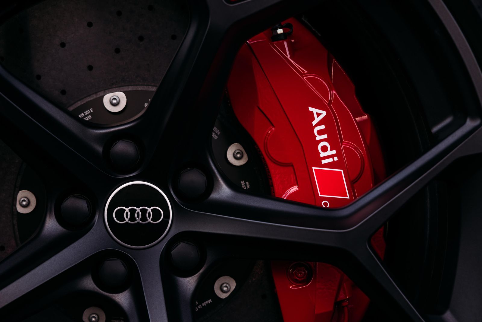 2025 Audi RSQ8 Performance: Nürburgring record holder priced for ...