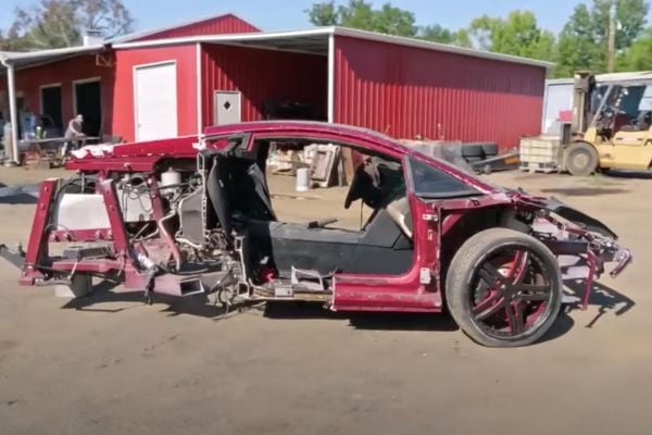 This guy shoehorned a twin-turbo Cummins diesel into his Lamborghini ...