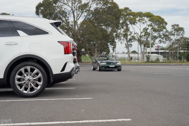 How do parking sensors work? Radar and remote parking technology ...