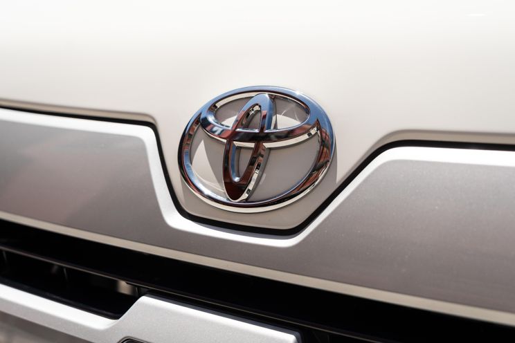 2025 Toyota HiAce vs Ford Transit Custom comparison | CarExpert