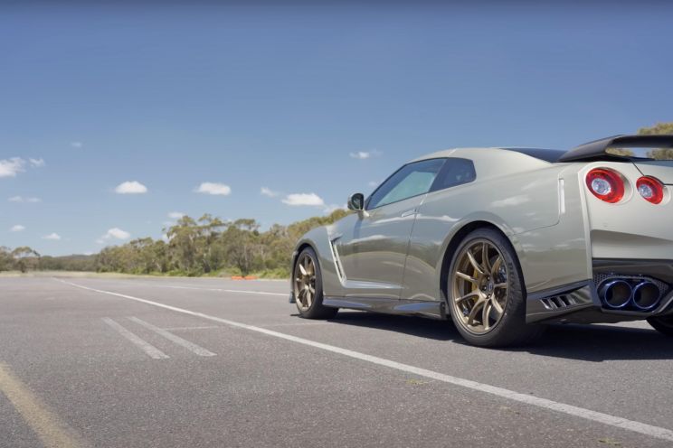 This cheap GPS device lets you performance test your car like a pro ...