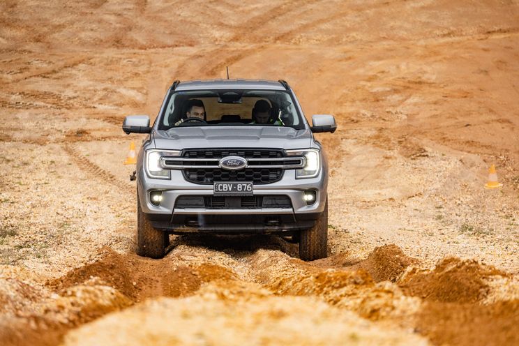 2023 Best 4WD SUV revealed! MU-X vs LandCruiser vs Patrol vs Defender ...