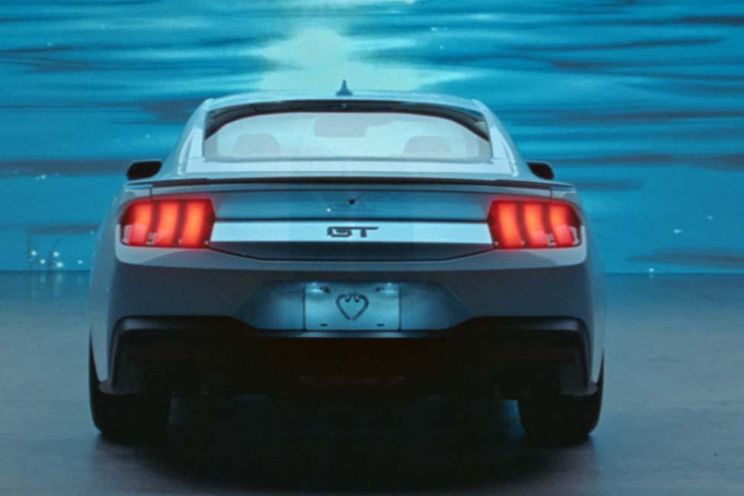 Sydney Sweeney and Ford pair on special Mustang prize | CarExpert