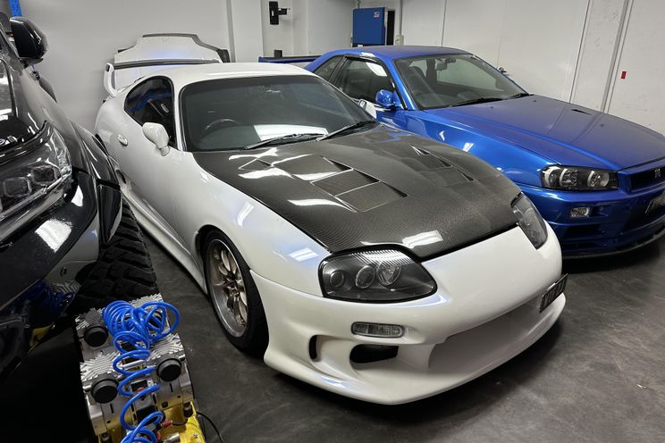 Bumbling car thieves thwarted by... a giant tank? | CarExpert