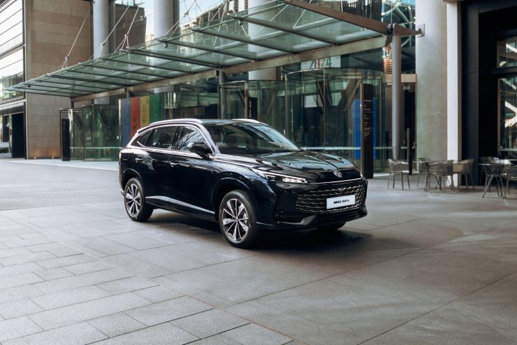 2025 MG HS Excite v GWM Haval H6 Ultra comparison | CarExpert