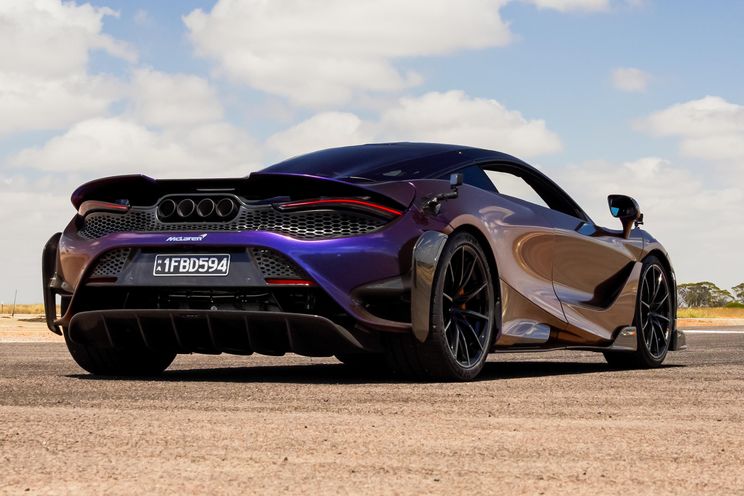 2025 McLaren Senna vs McLaren 765LT drag race | CarExpert