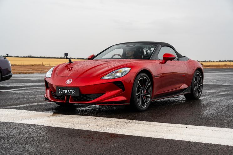 2025 MG Cyberster vs Rolls-Royce Spectre drag race | CarExpert