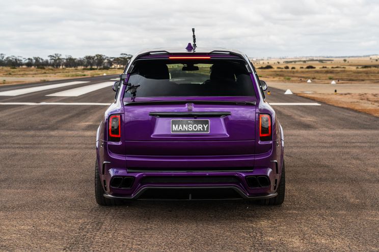 2025 Zeekr 009 vs Mansory Rolls-Royce Cullinan drag race | CarExpert