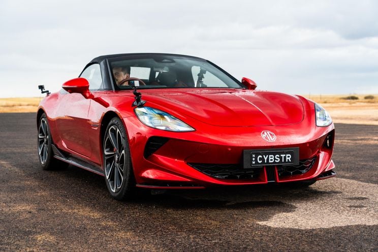 2025 MG Cyberster vs Aston Martin V12 Vantage drag race | CarExpert