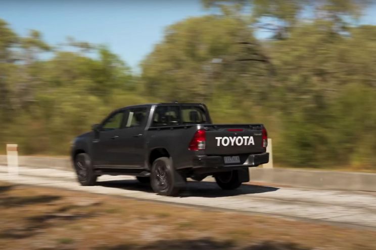 2025 JAC T9 vs Toyota HiLux comparison: Durability test | CarExpert