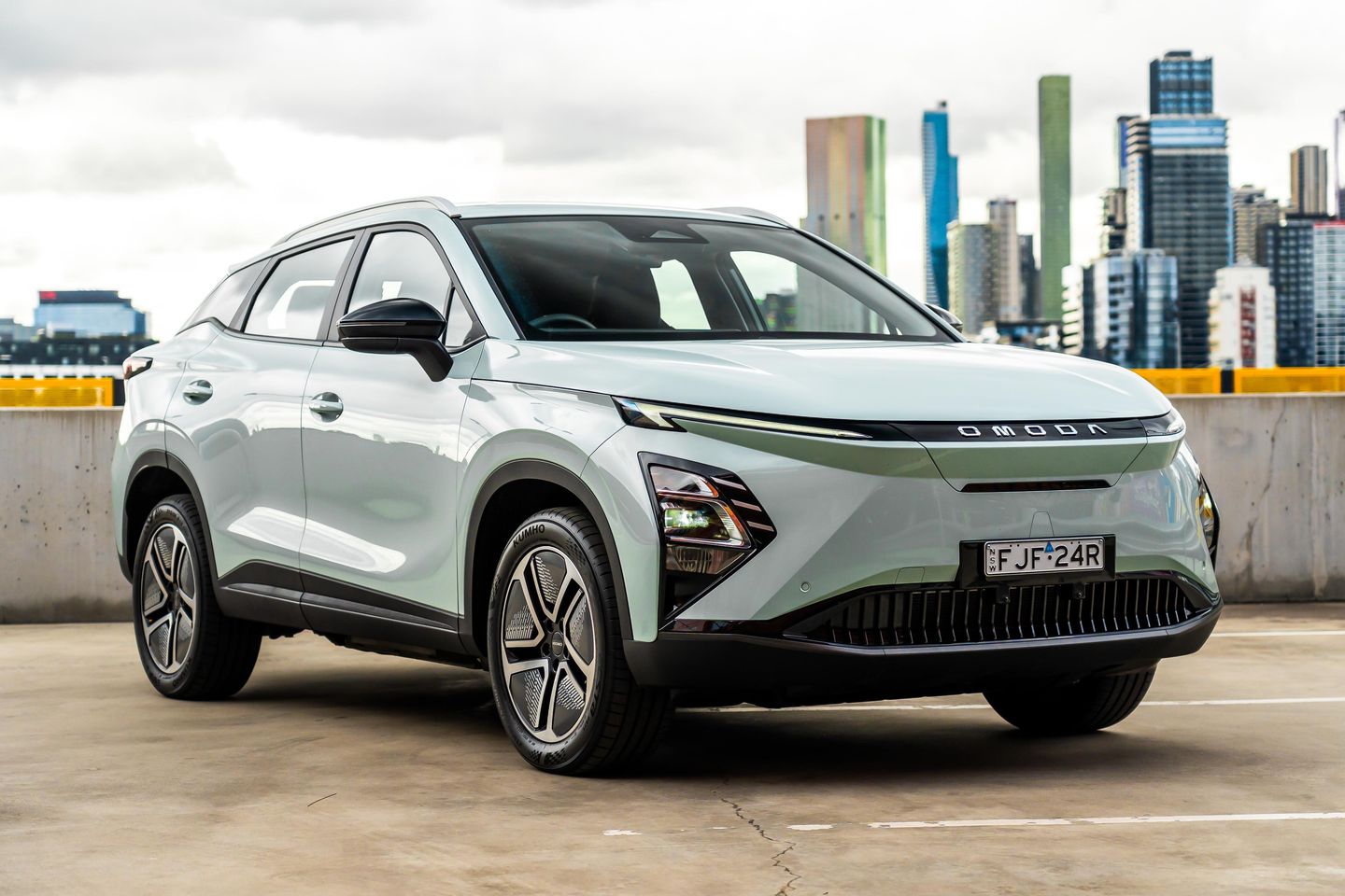 Chery E5 Reviews - Models & Range | CarExpert