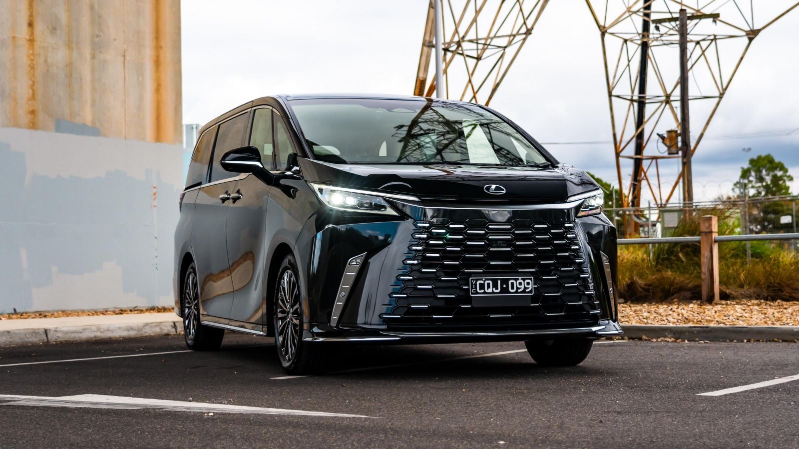 Lexus LM Reviews - Models & Range | CarExpert