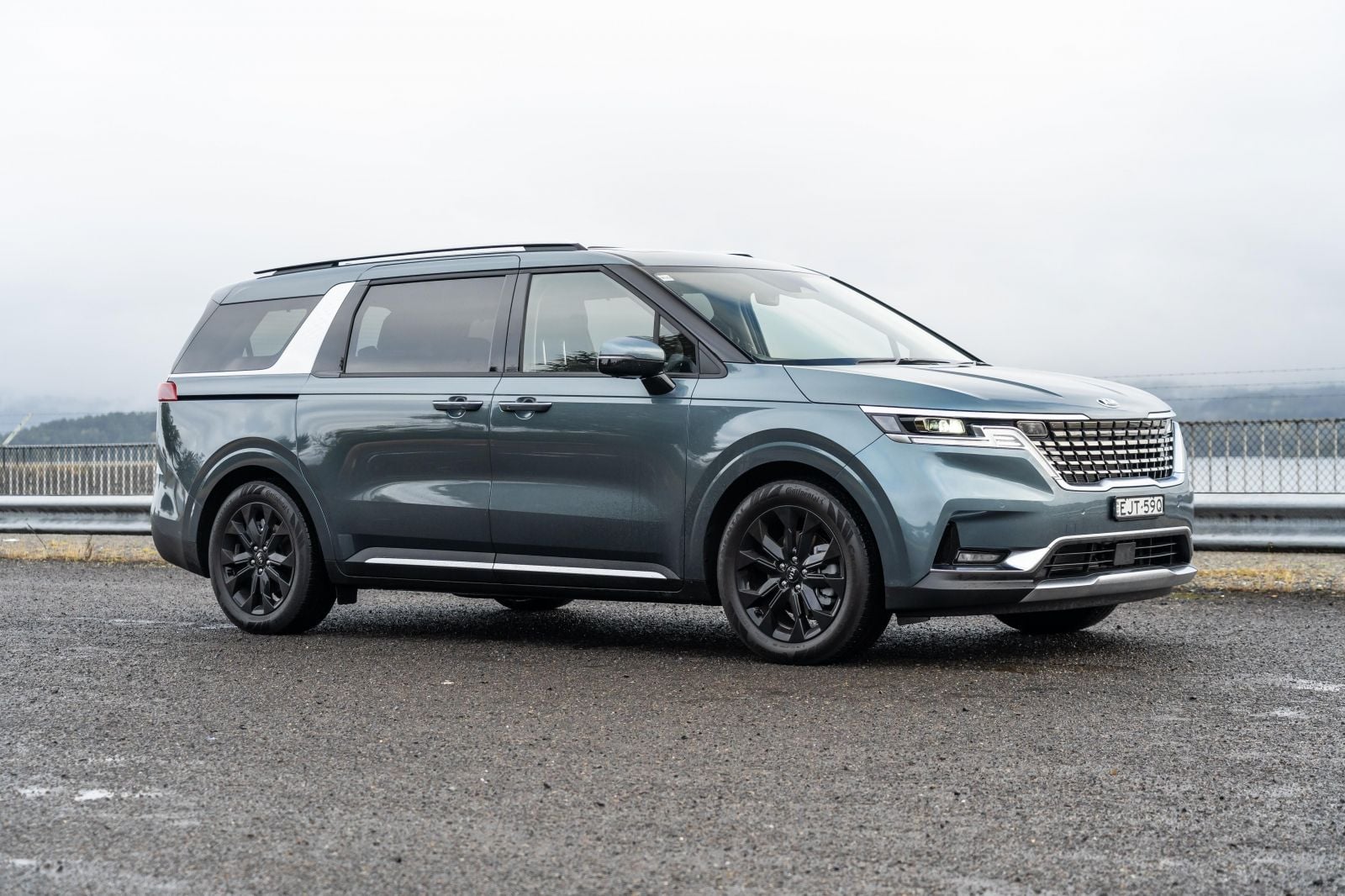 Kia People Mover Reviews - Models & Range | CarExpert