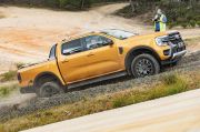 2023 Ford Ranger Wildtrak V6 v Toyota HiLux Rogue comparison | CarExpert
