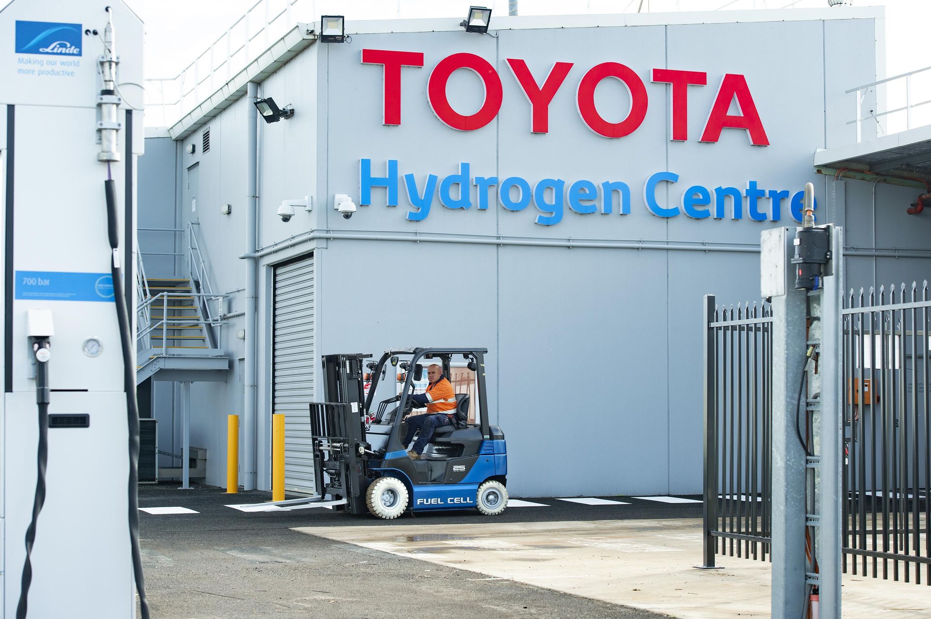 Toyota Australia opens Hydrogen Centre, imports 20 new Mirai FCEVs ...