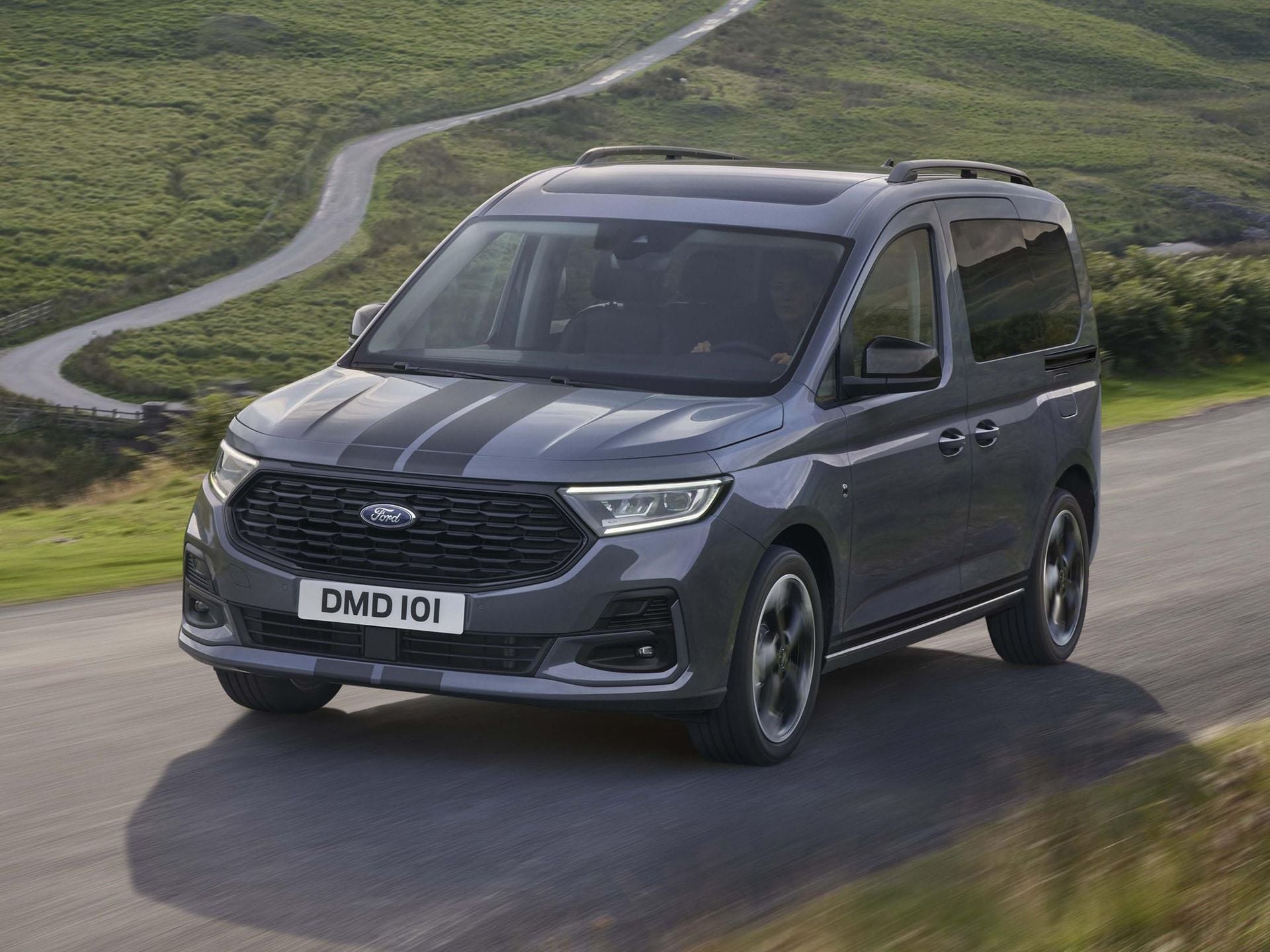 2022 Ford Tourneo Connect previews Volkswagen Caddy-based Transit ...