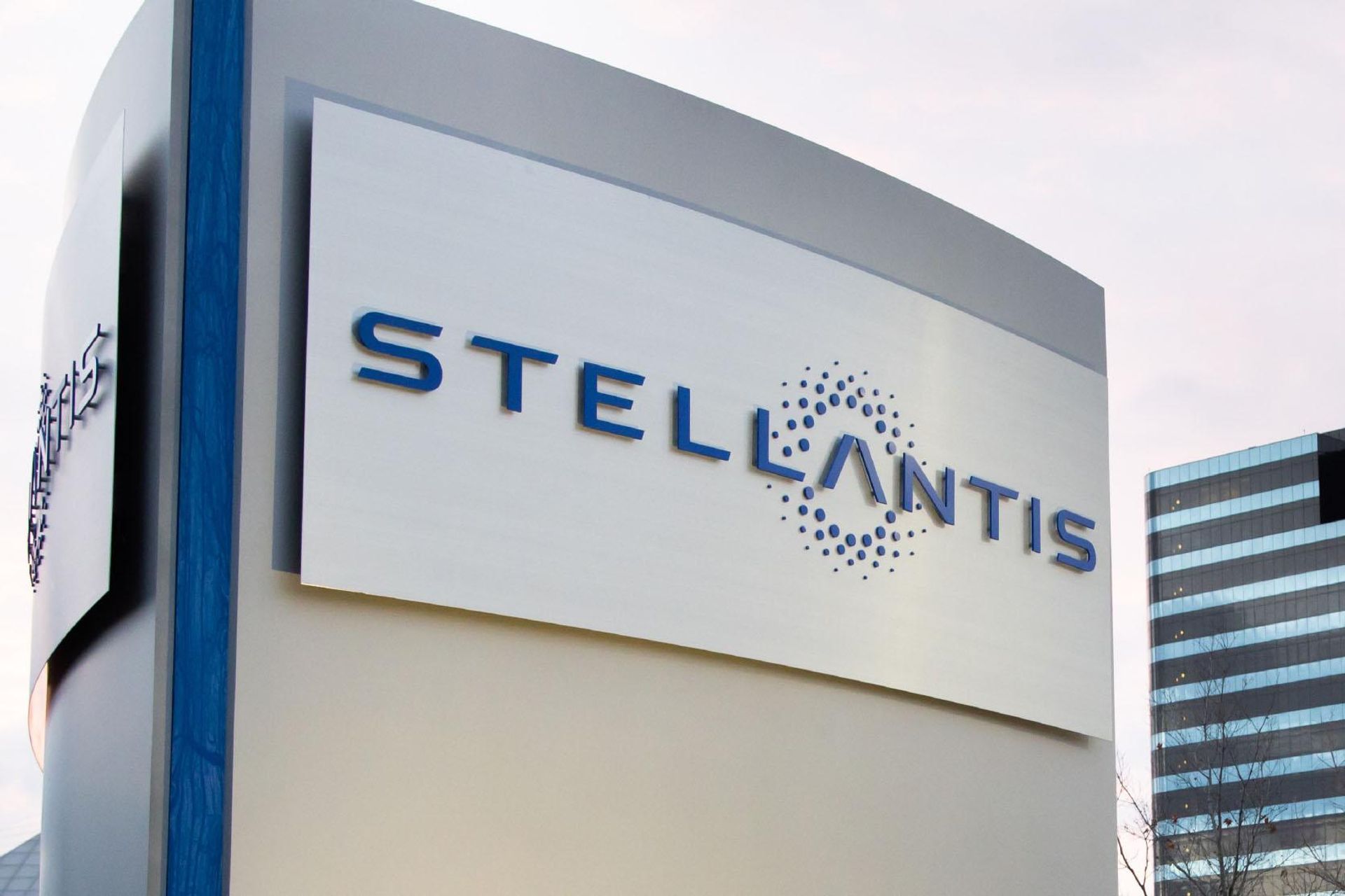 Chrysler family wants to bring legendary brands back from Stellantis ...