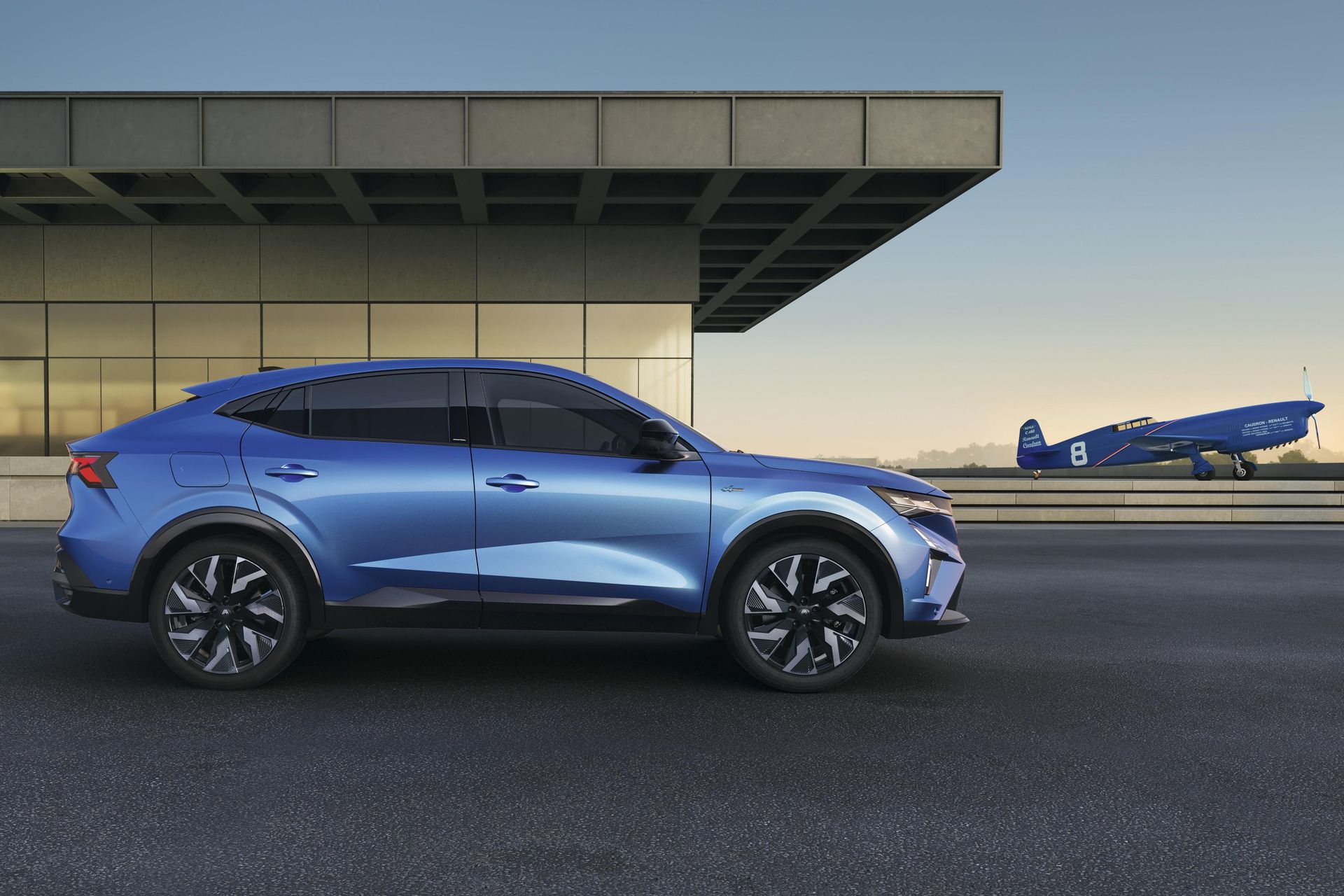Renault's new flagship is a hybrid coupe SUV | CarExpert