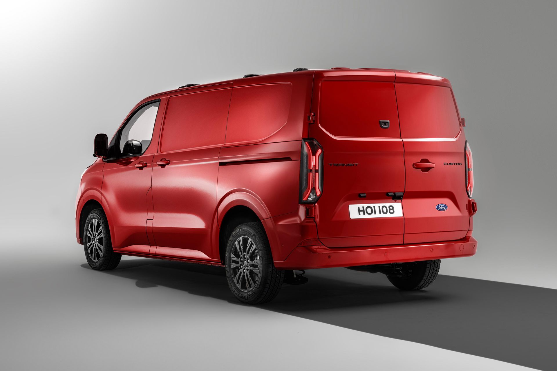 Ford Australia locks in new diesel, electric van range | CarExpert