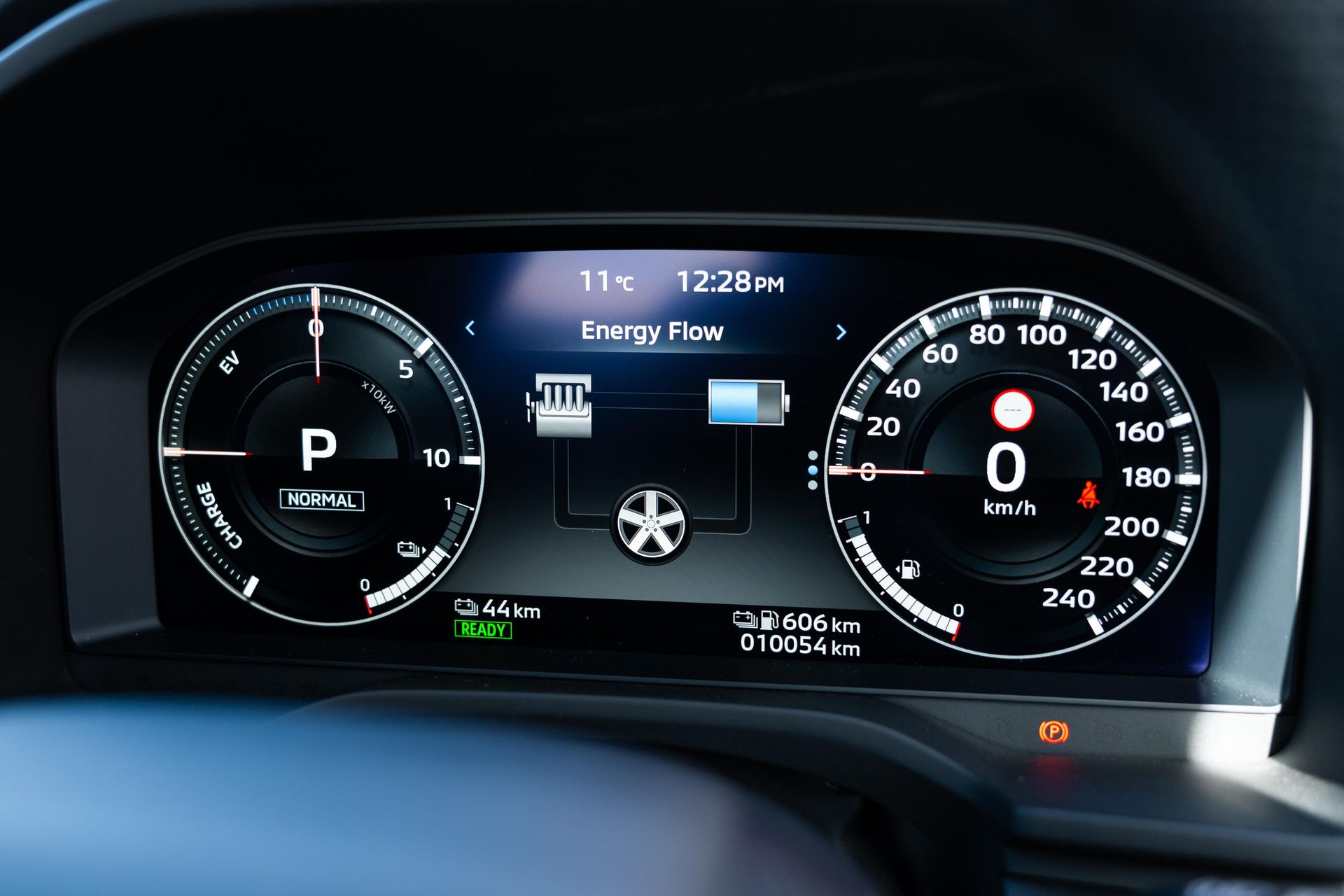 2024 Mitsubishi Outlander PHEV ES review | CarExpert