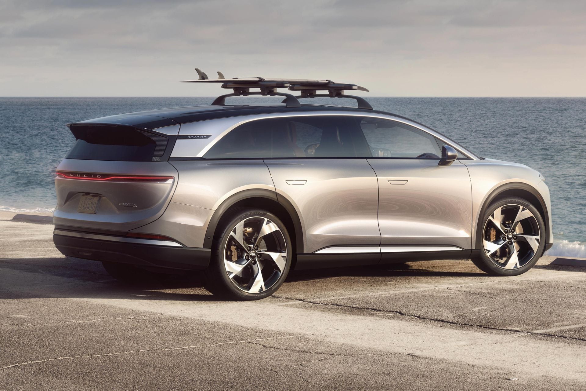US electric car startup Lucid's first SUV has 700km of range, seven ...