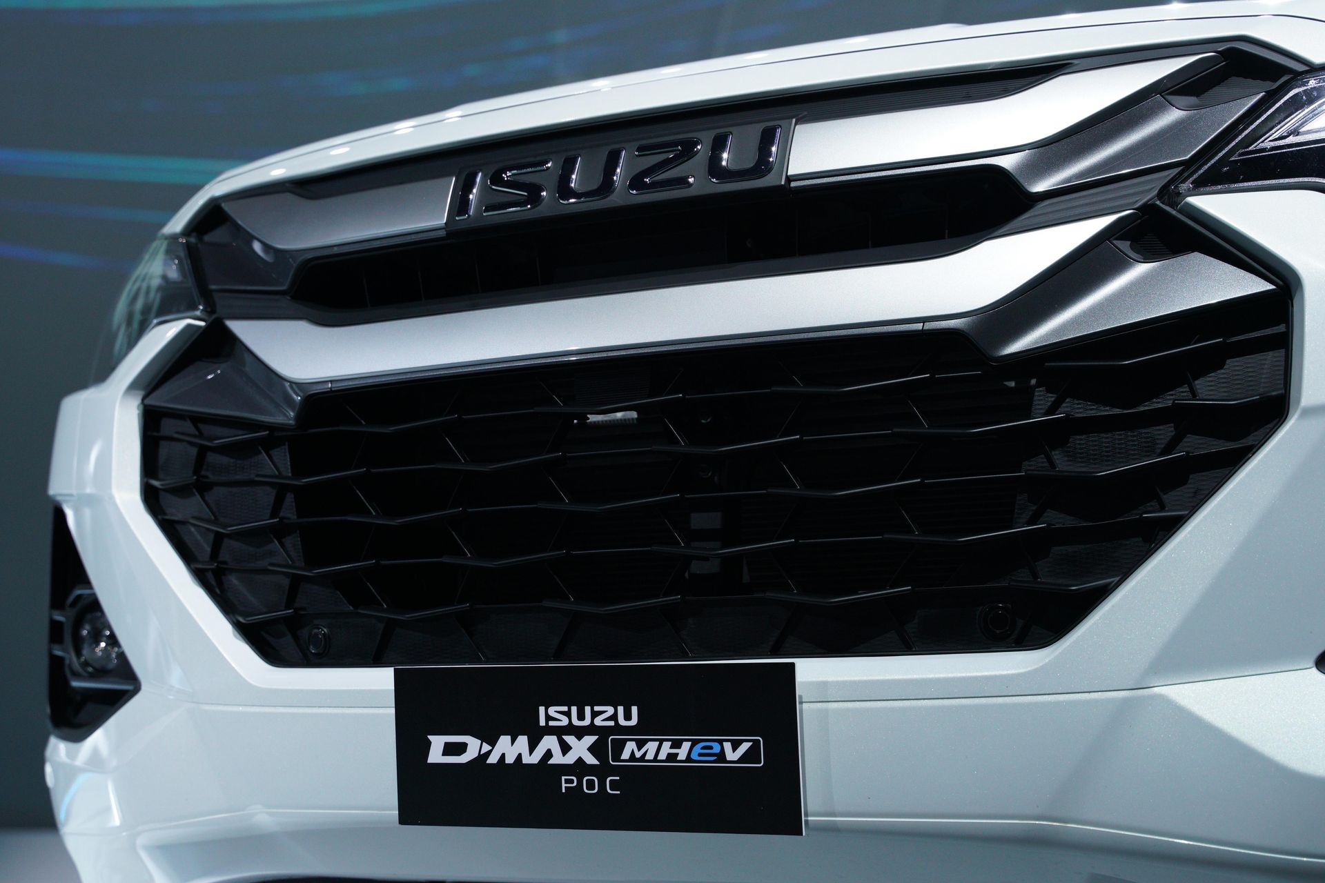 Isuzu D-Max mild-hybrid guns for Toyota HiLux | CarExpert