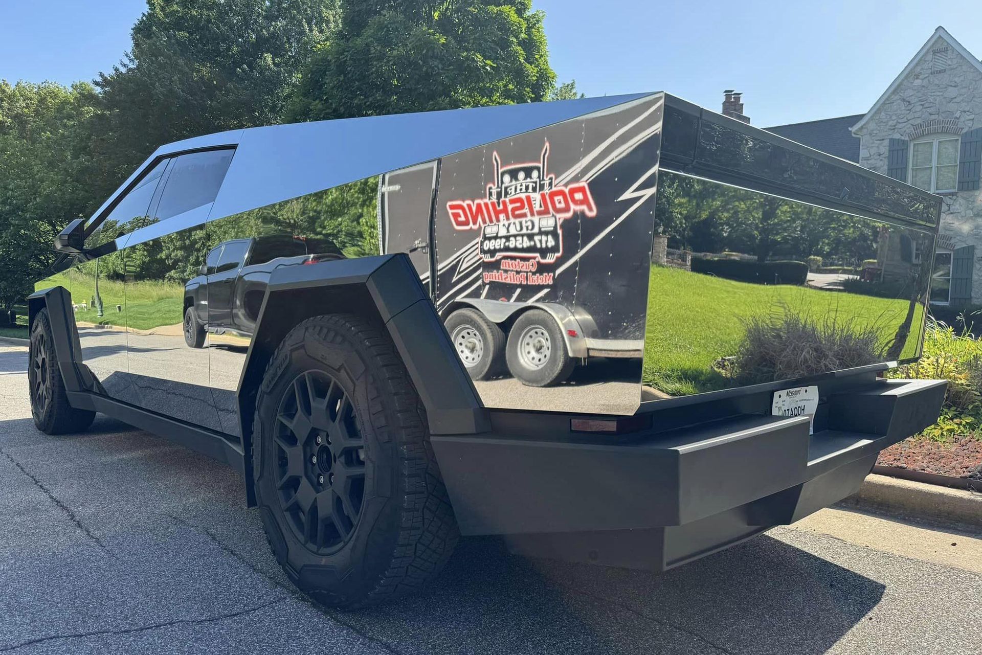 Mirror-finish Tesla Cybertrucks are the distracting yet legal new trend ...