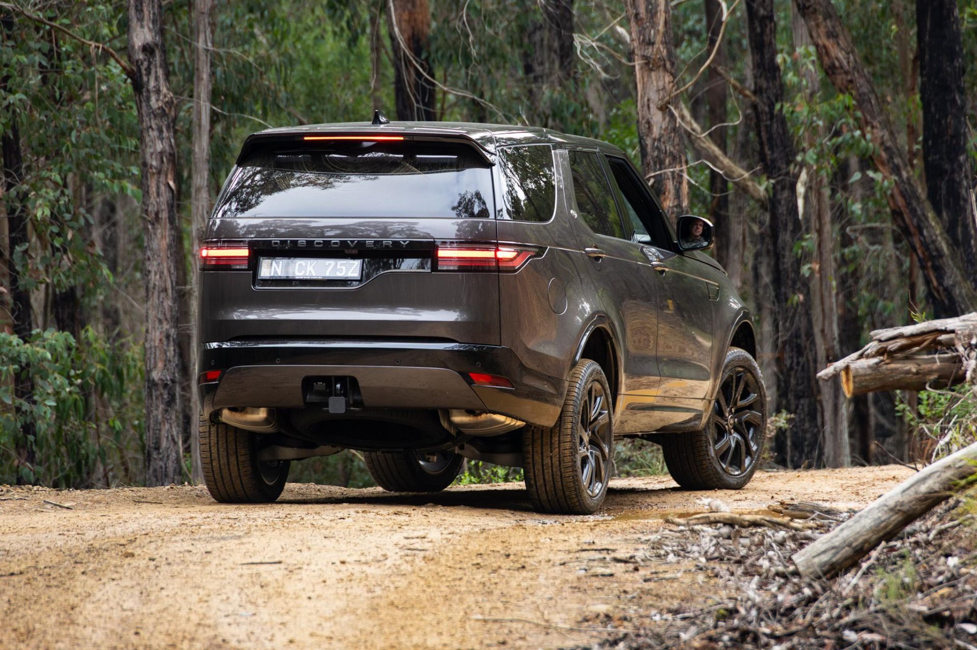 2025 Land Rover Discovery off-road review | CarExpert