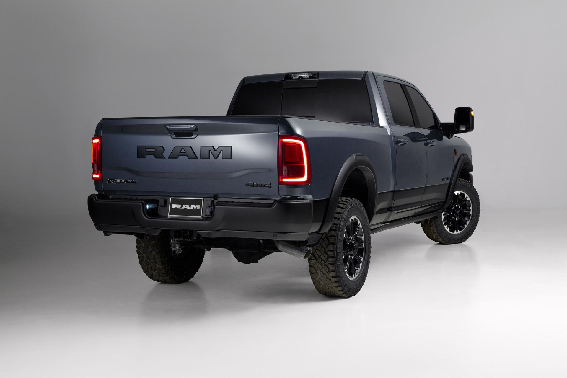 2025 Ram 2500, 3500: Heavy-duty US pickup keeps the Hemi V8 alive ...