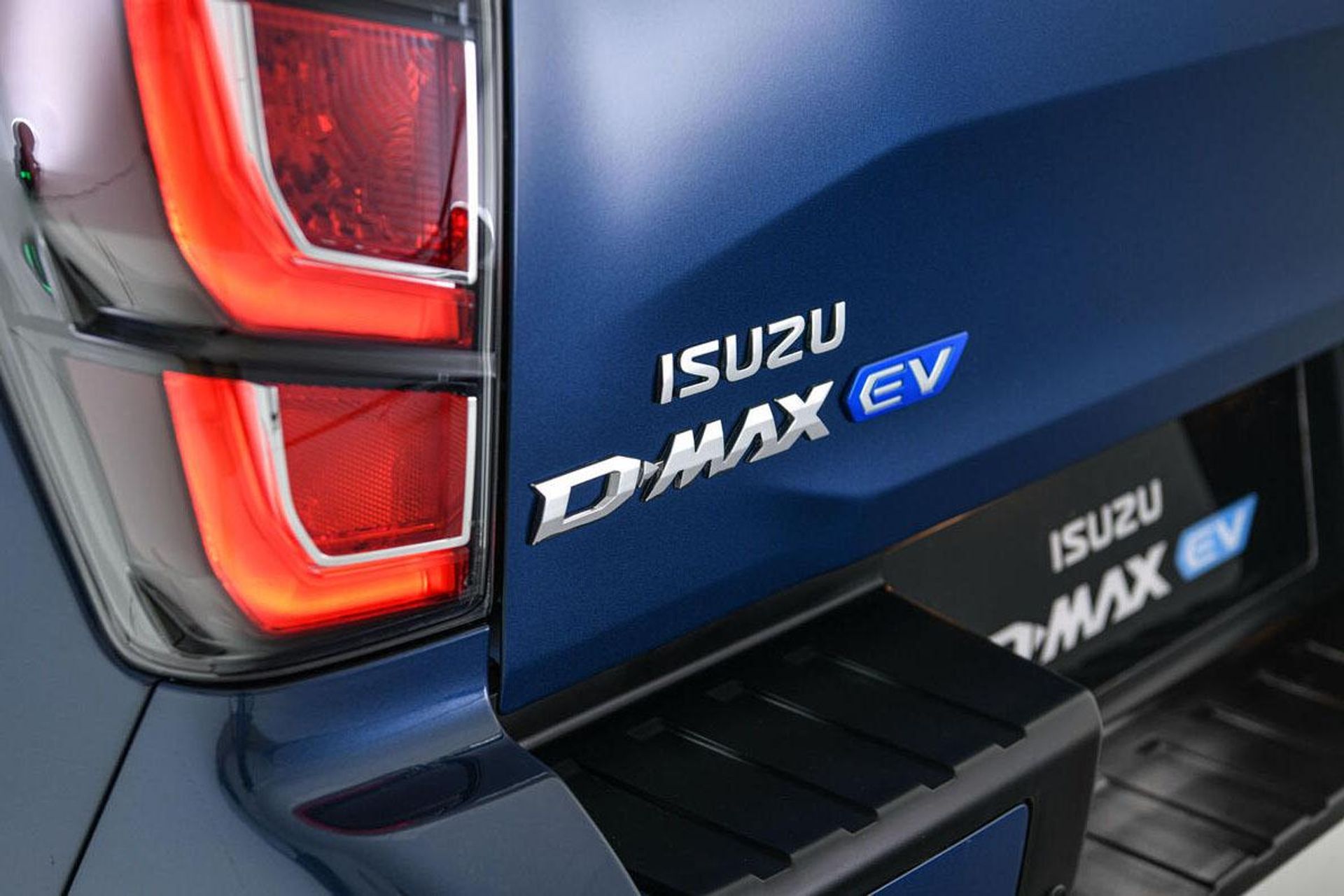 2026 Isuzu D-Max EV revealed in production form before Australian ...