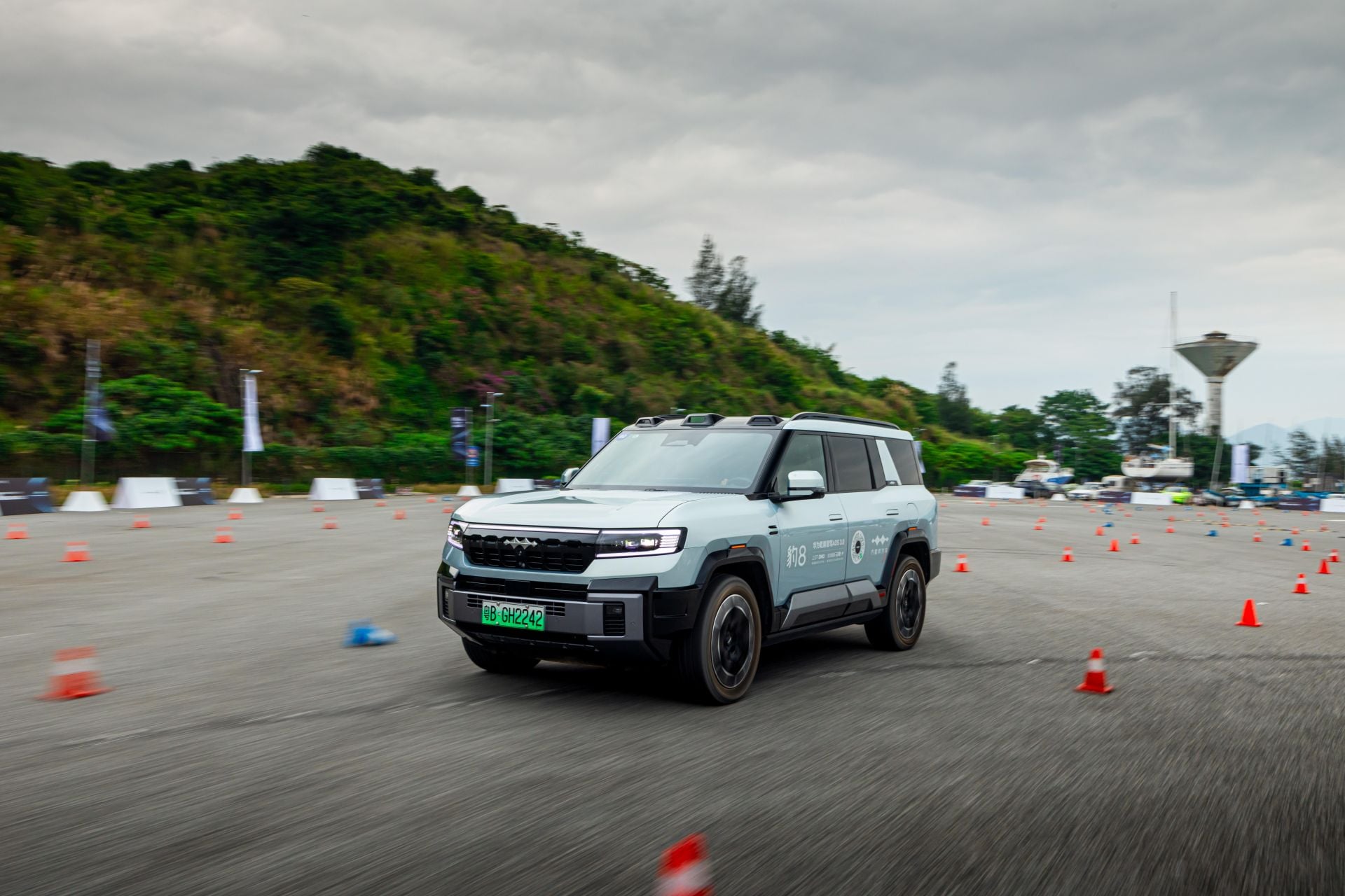 2025 BYD Denza B8 review: Quick drive | CarExpert