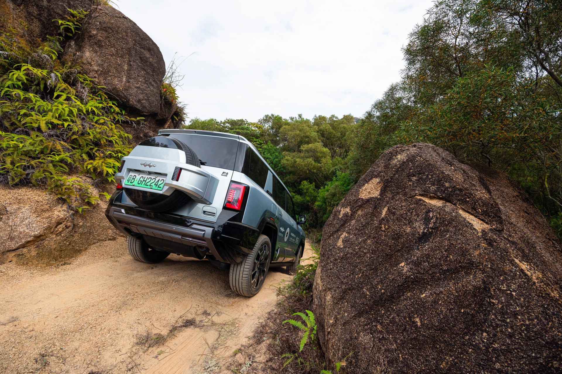 2025 BYD Denza B8 review: Quick drive | CarExpert
