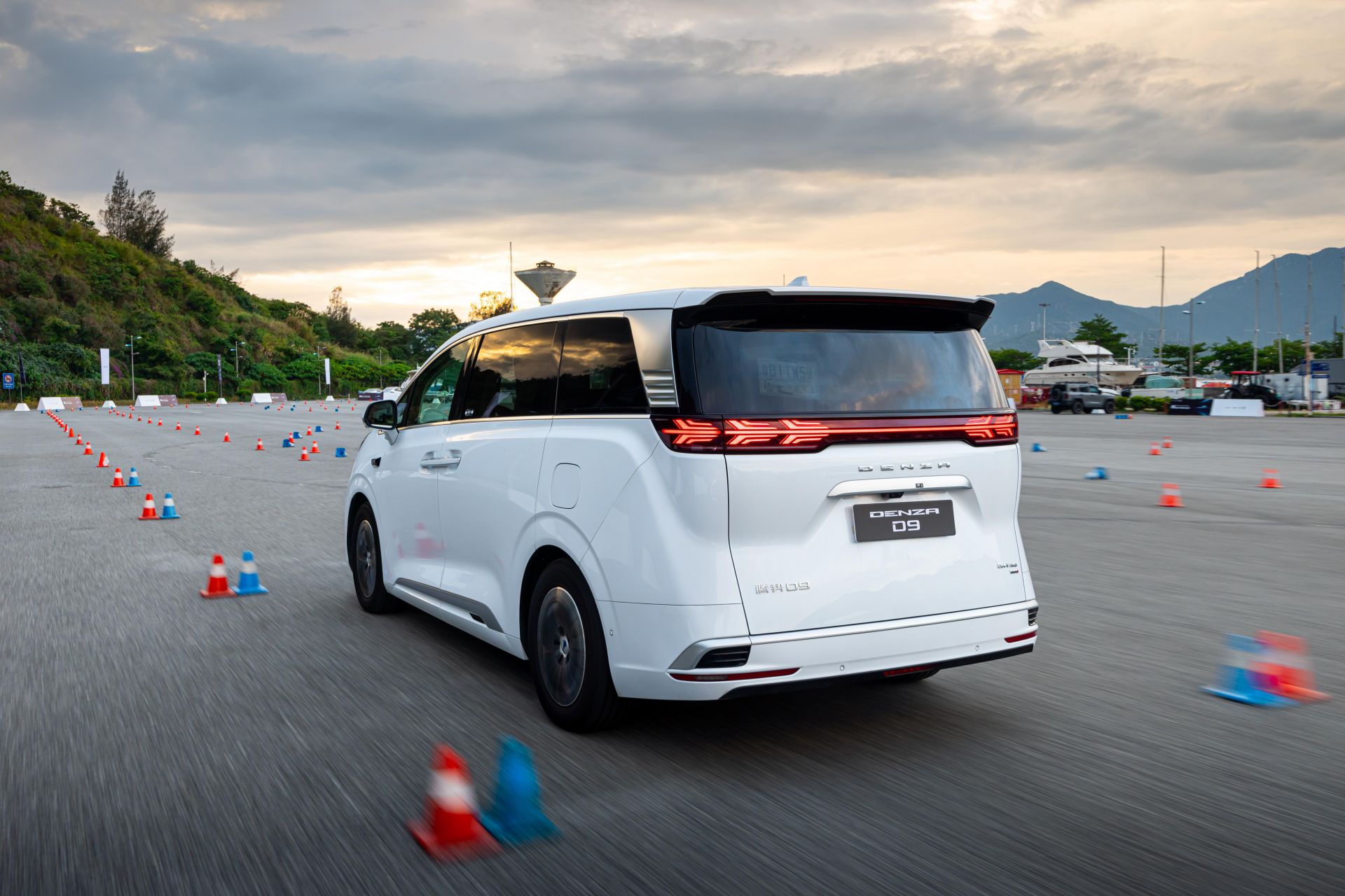 2025 BYD Denza D9 review: Quick drive | CarExpert