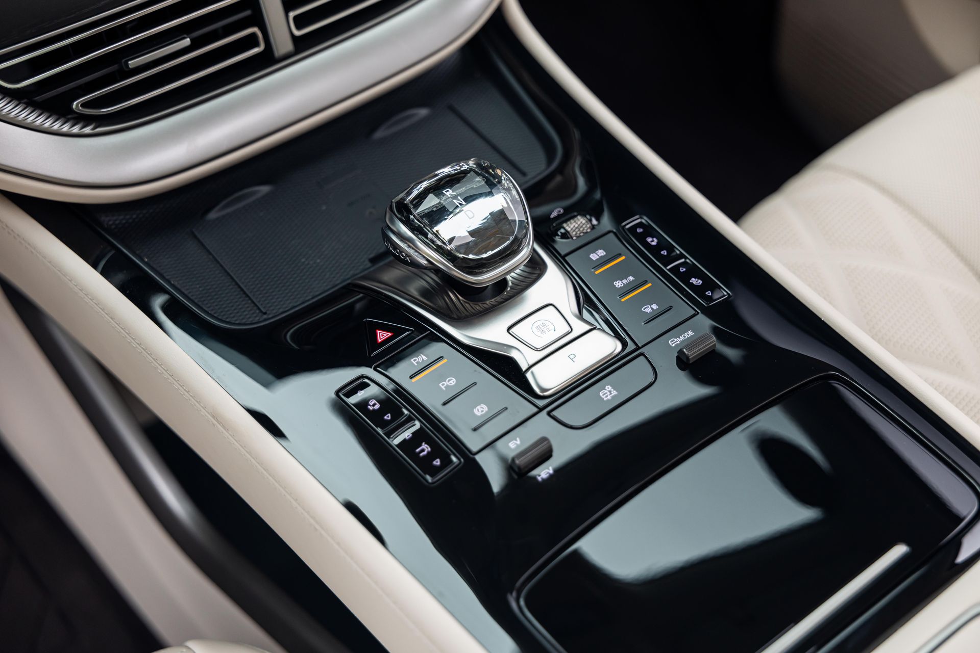 2025 BYD Denza D9 review: Quick drive | CarExpert