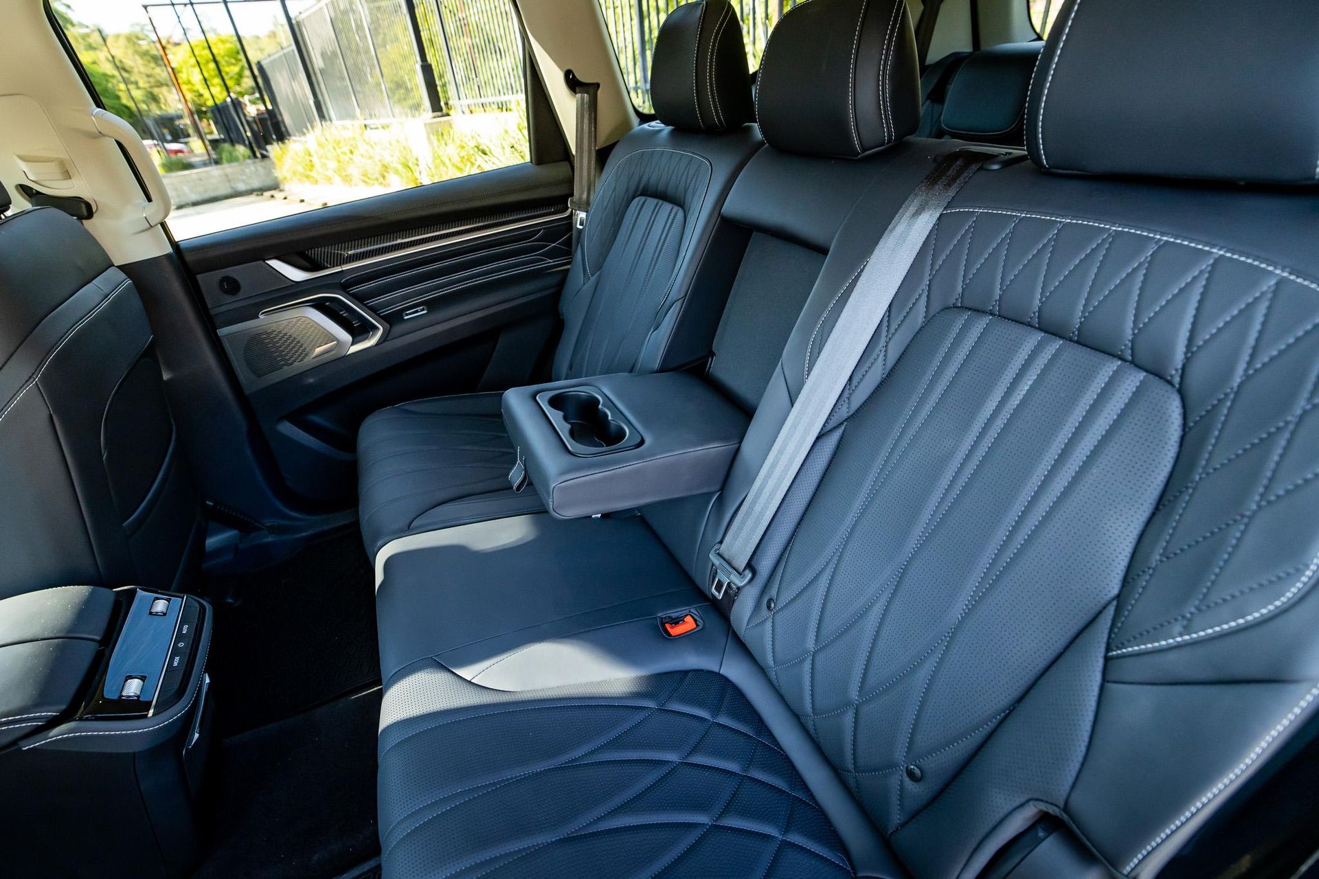 2025 LDV D90 review | CarExpert
