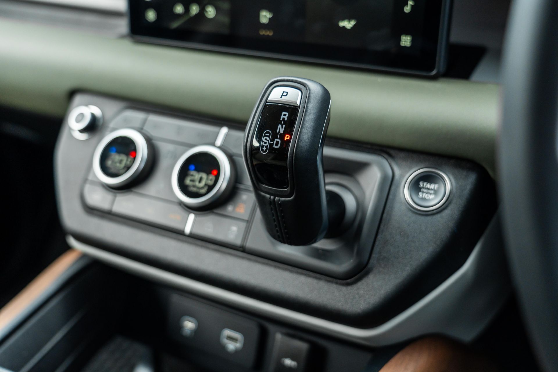 2025 Land Rover Defender 90 review | CarExpert