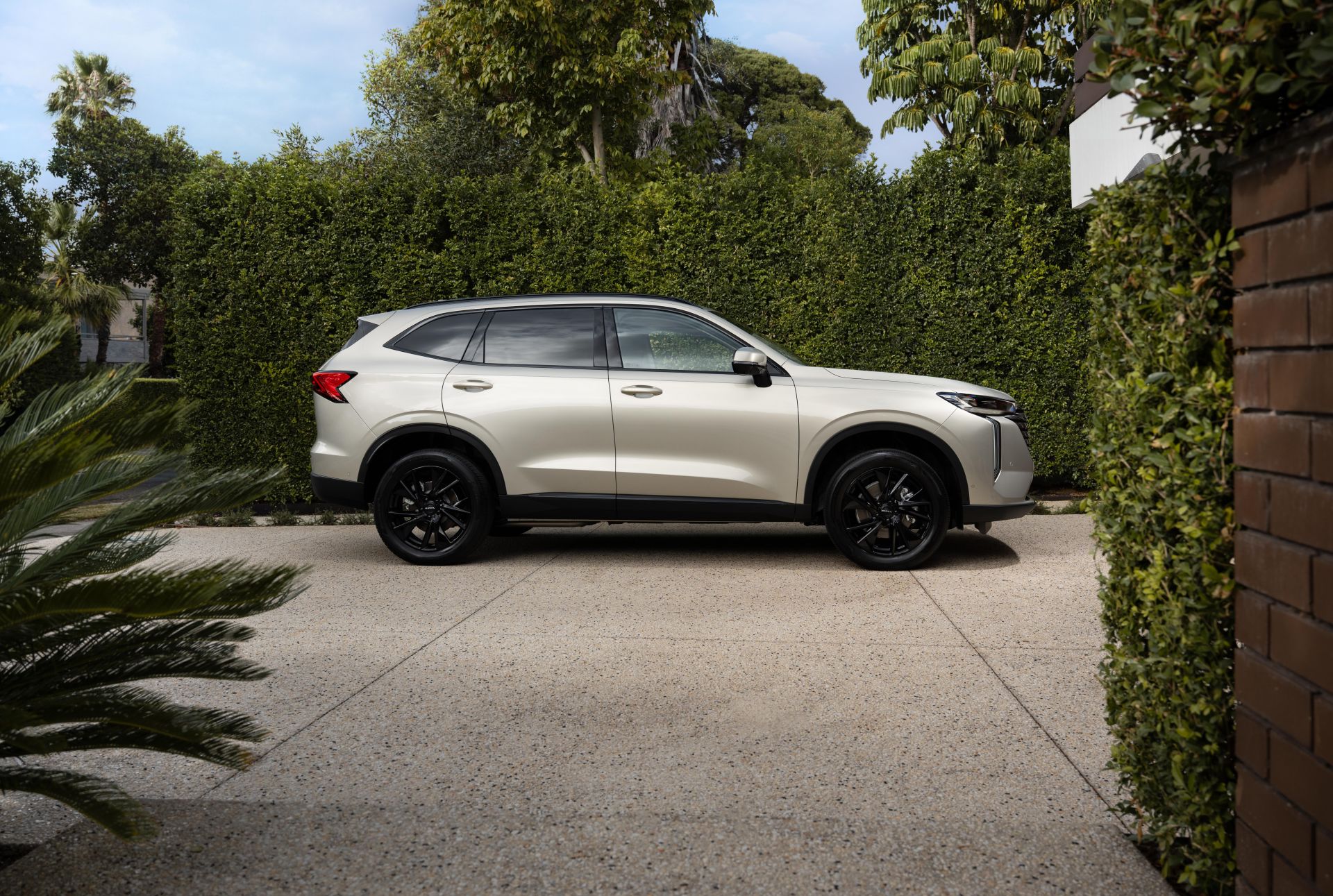 2025 GWM Haval H6 prices: Mid-size SUV gets PHEV to take on Outlander ...