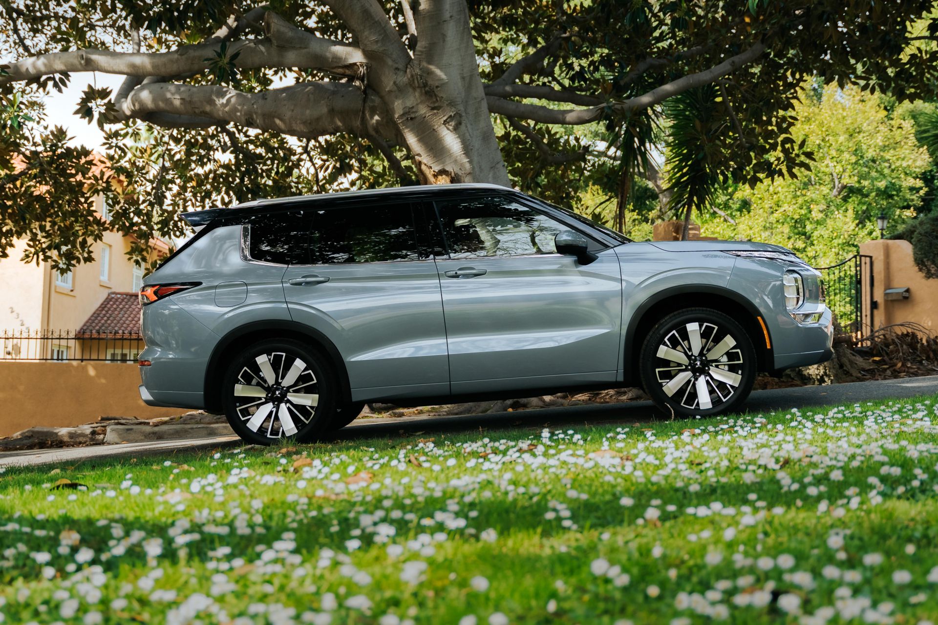 2026 Mitsubishi Outlander gets mild-hybrid power, Australian timing ...