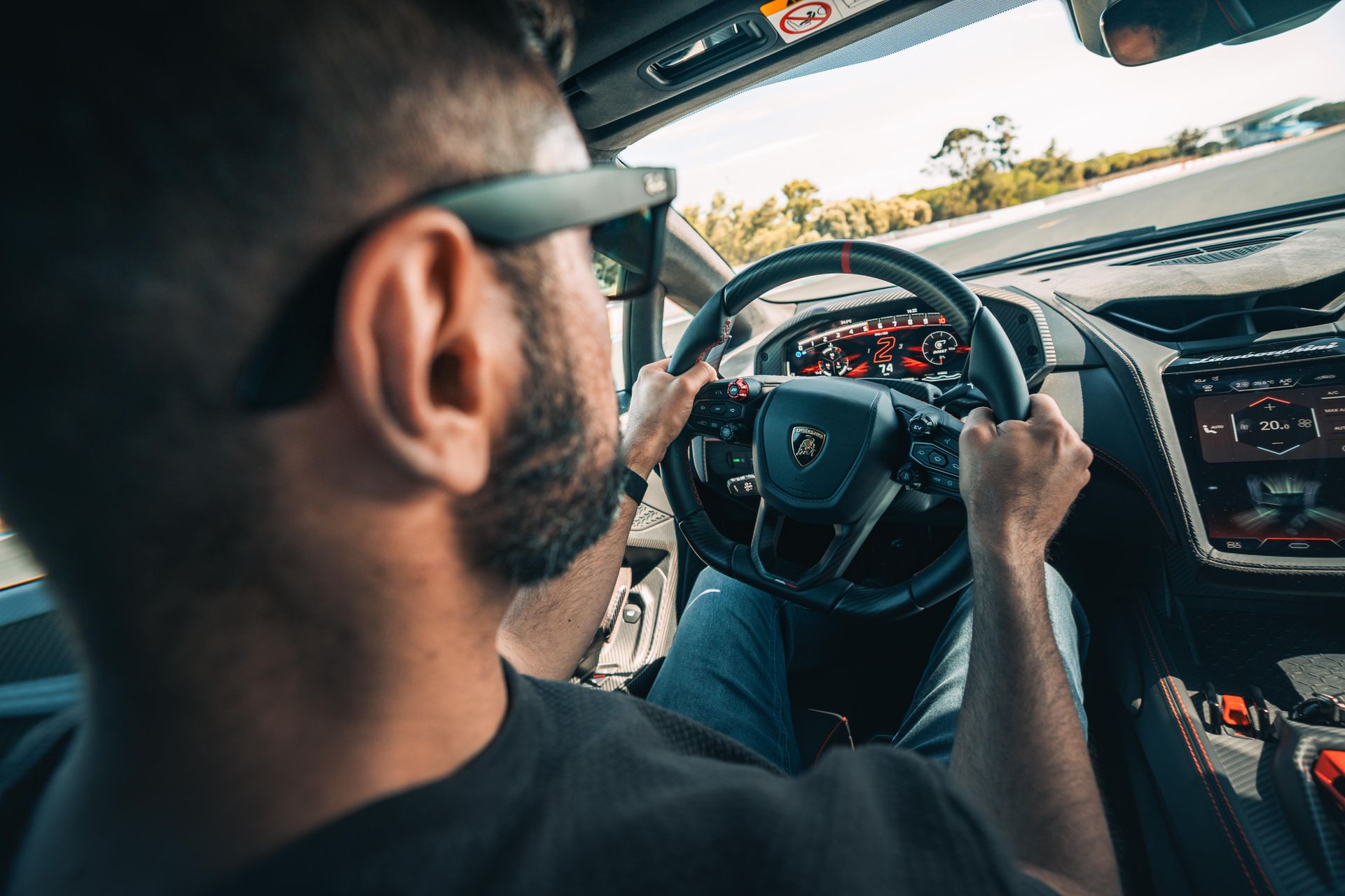 How much Volkswagen is in Lamborghini's newest supercar? - Tautoer.com