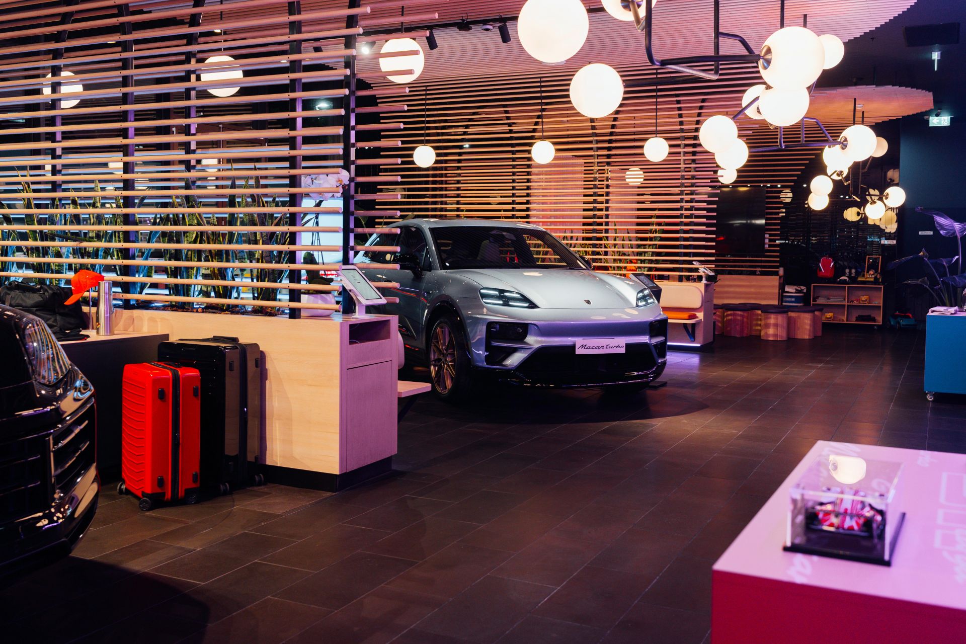 You can now buy a Porsche at Australia's biggest shopping centre ...