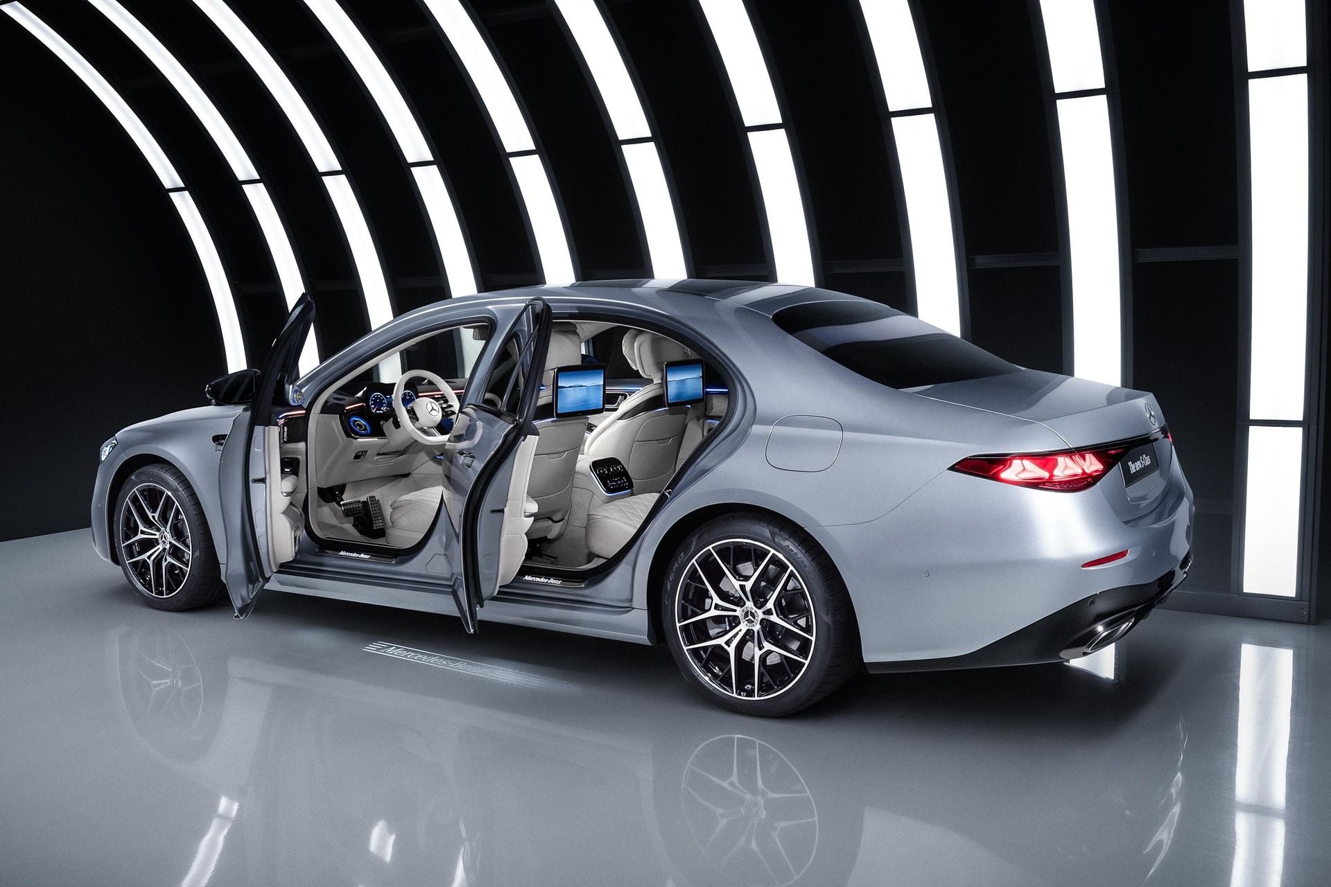 2026 Mercedes-Benz S-Class revealed with stars in its eyes – and a new ...