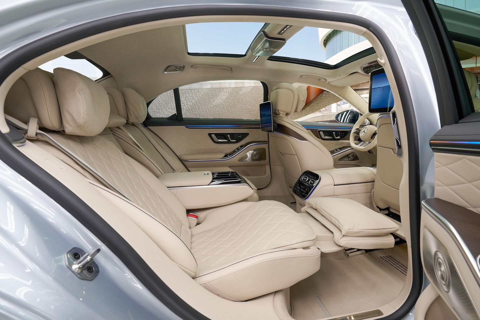2026 Mercedes-Benz S-Class revealed with stars in its eyes – and a new ...