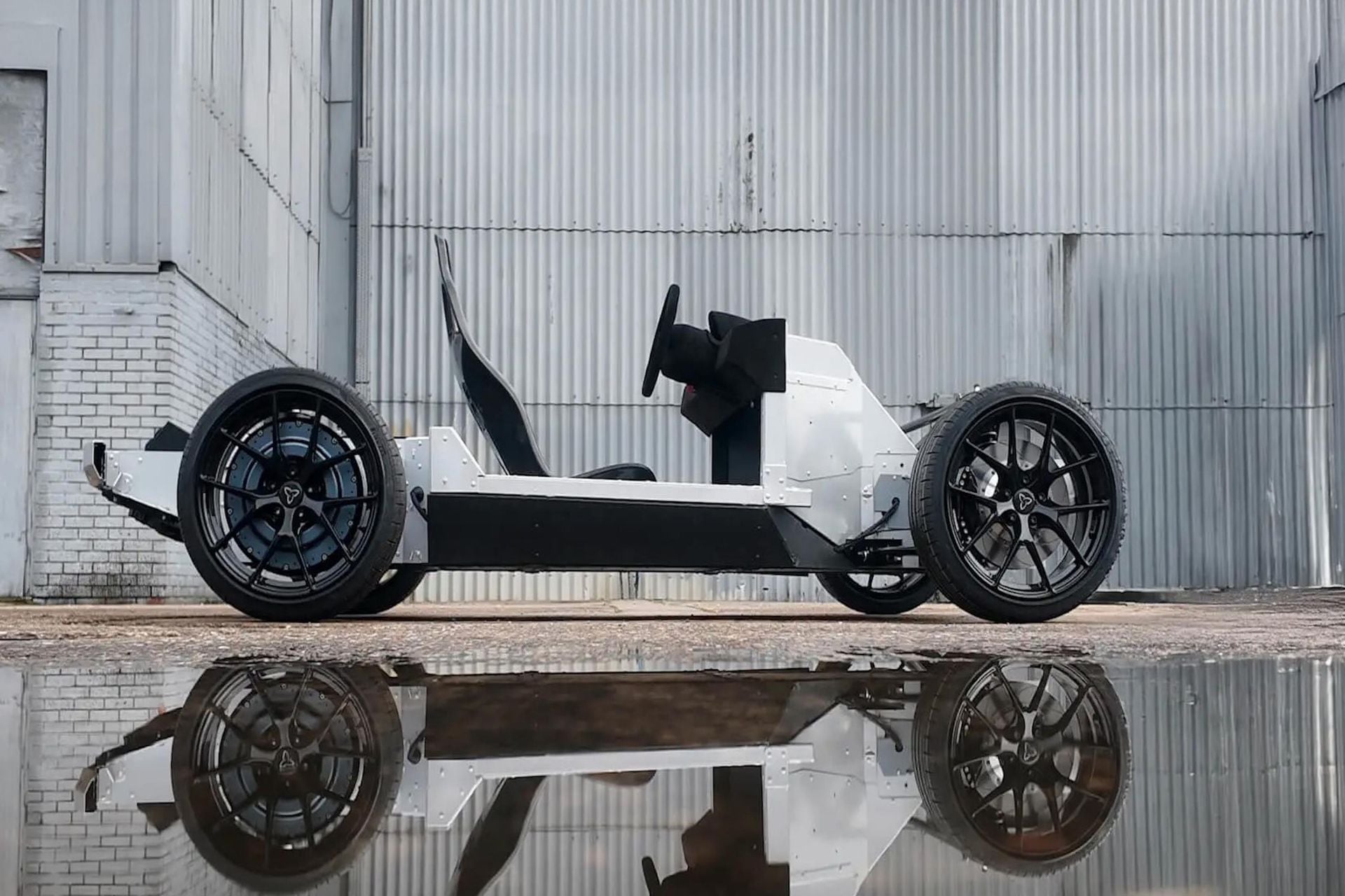 World-first solid-state EV battery to offer 600km of range from a 10 ...